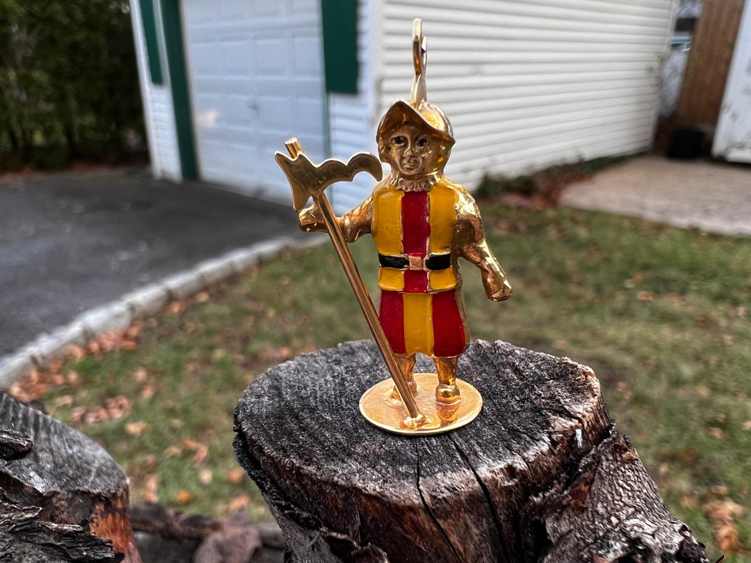 Beefeater Charm, Queen's Guardsman Charm, English Guard Charm, Enamel ...