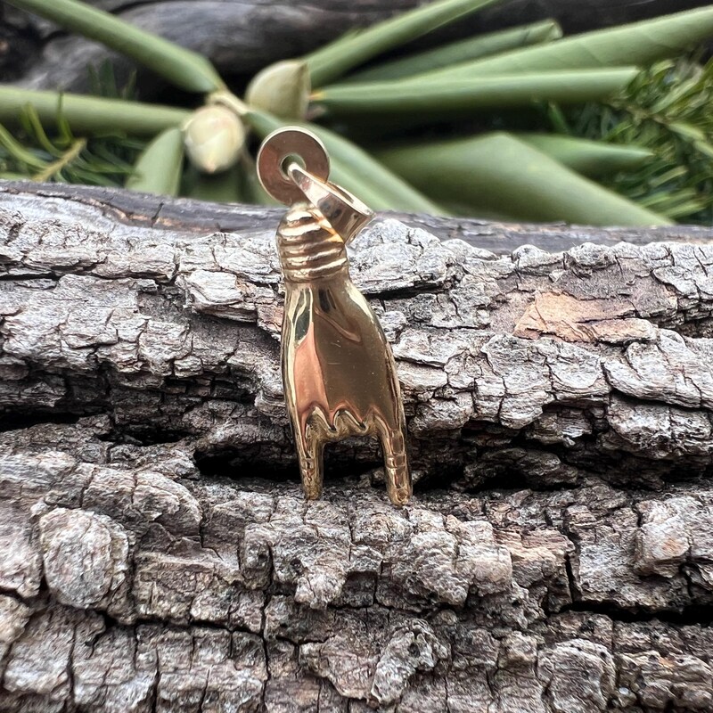 Mano Cornuta - Etsy