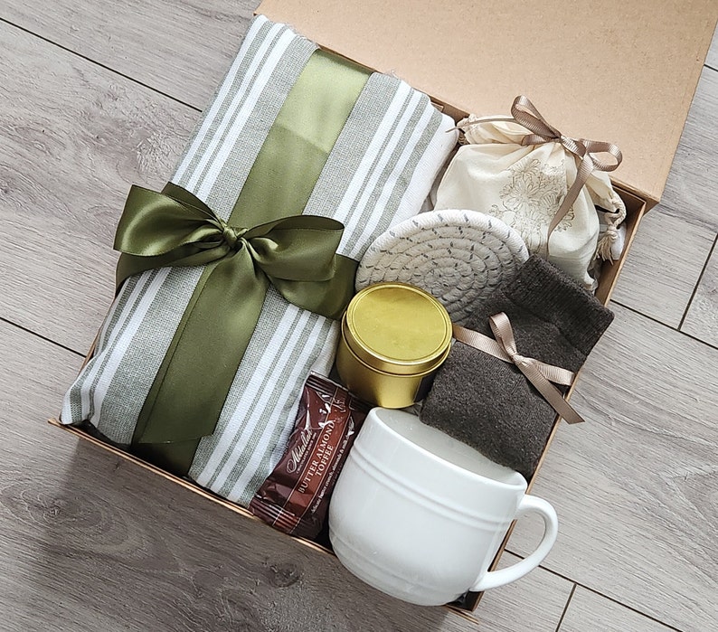 Hygge Gift Box Cozy, Gift Box With Blanket, Gift Basket for Girlfriend ...