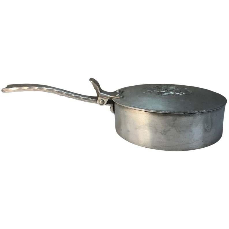 Vintage 50’s Everlast Hand-forged Hammered Aluminum Round Silent Butler ...