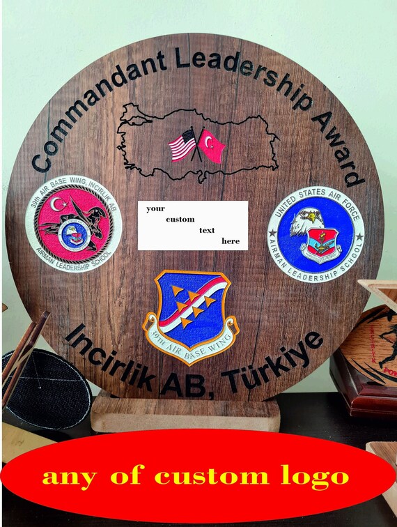 Commandant Logo