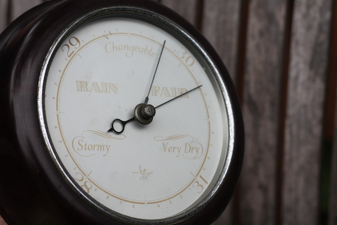 A British Wall Barometer With Brown Bakelite Mount C1940's - Etsy UK