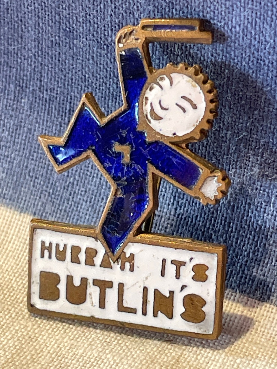 A Vintage Enamel Hurray It's Butlins Holiday Camp Pin Badge 32mm Tall ...