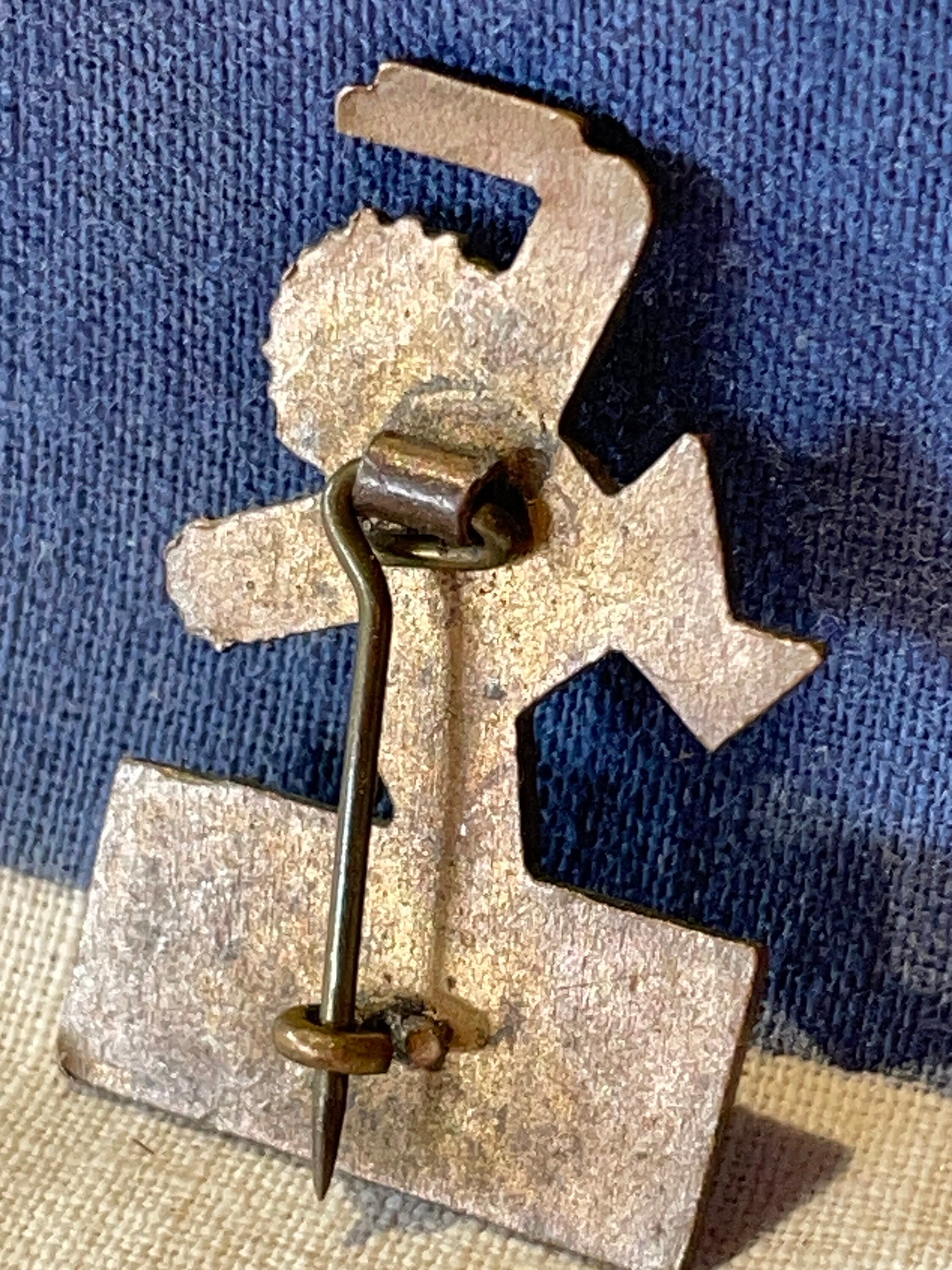 A Vintage Enamel Hurray It's Butlins Holiday Camp Pin Badge 32mm Tall ...