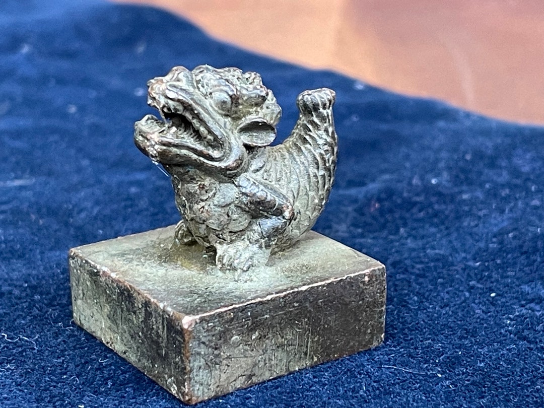 An Ancient Chinese Bronze Stamp With a Zoomorphic/beast Form 3cm Tall ...