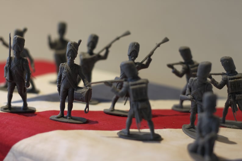 A Collection of 12 Airfix Plastic Toy Soldiers From 1970's Approx. 55mm ...