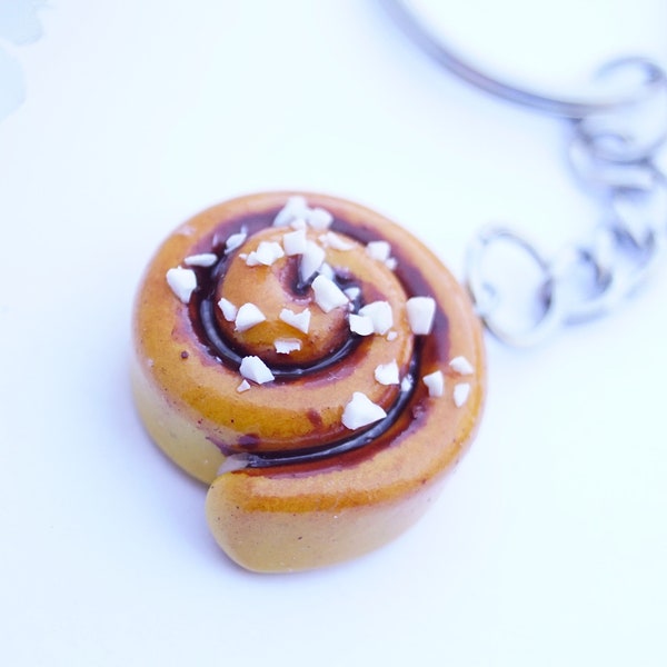 Cinnamon Roll Keychain - Etsy