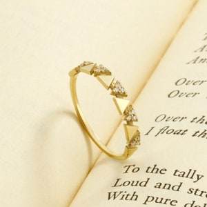 Alternating Triangle Diamond Wedding Ring, Solid Gold Wedding Band ...