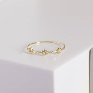 14k Solid Gold Tiny Flower Ring, Dainty Leaf Ring, Nature Inspired Ring ...