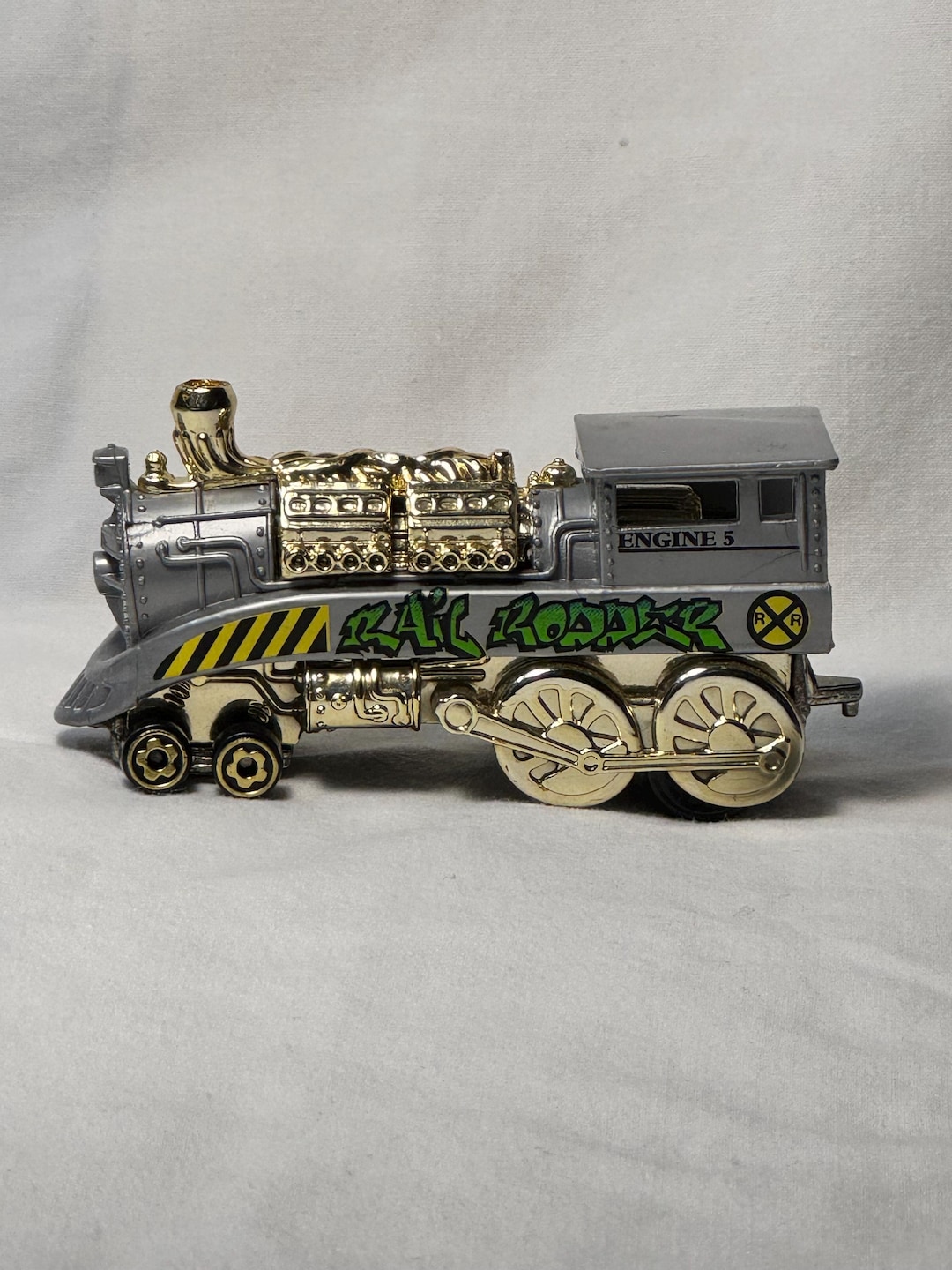 1995 Hot Wheels Rail Rodder Train Engine 5 Gray and Chrome 1:64 Die ...