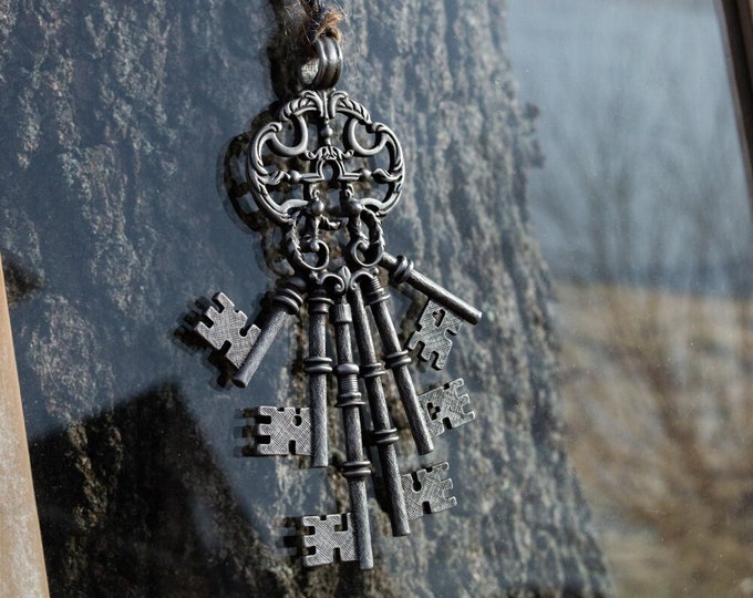 Vintage Keys Set of 4 Rusty Old Keys Keys in Metal Rusty Color Keys ...