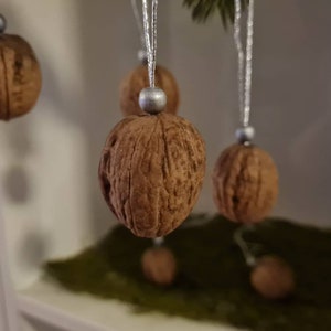 Whole Walnuts With Silver Thread String Christmas Tree Christmas ...