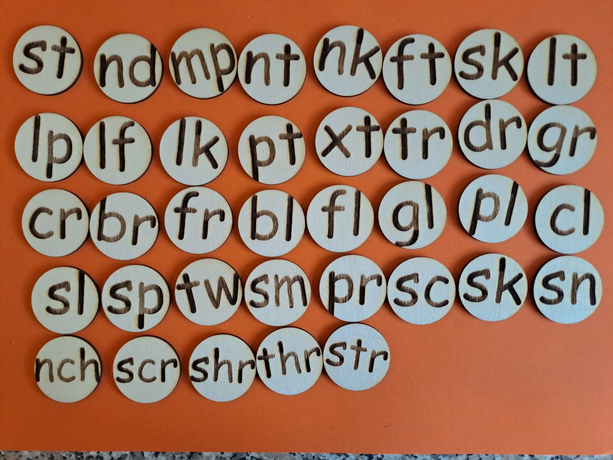 Great Phonics Resources CVC Spelling Frame , 30mm Tiles Alphabet Letter ...