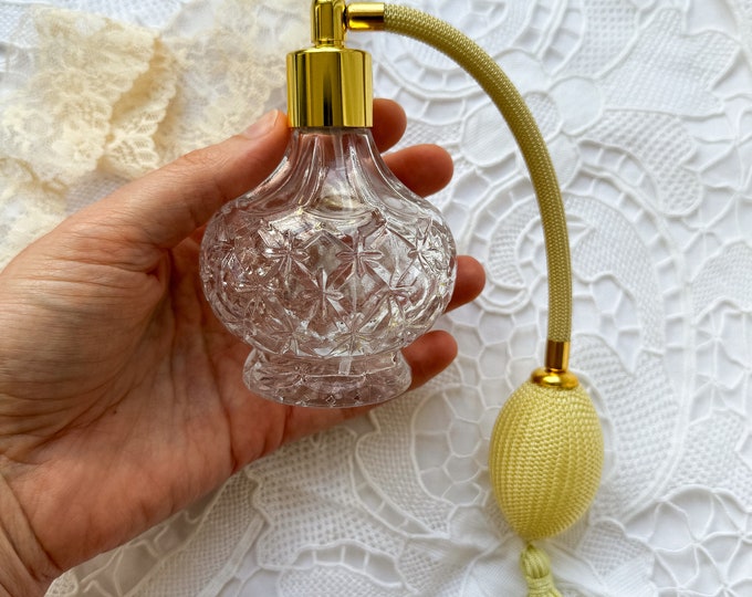 Vintage Style Perfume Bottle With Bulb , Spray Bottle , Perfume ...