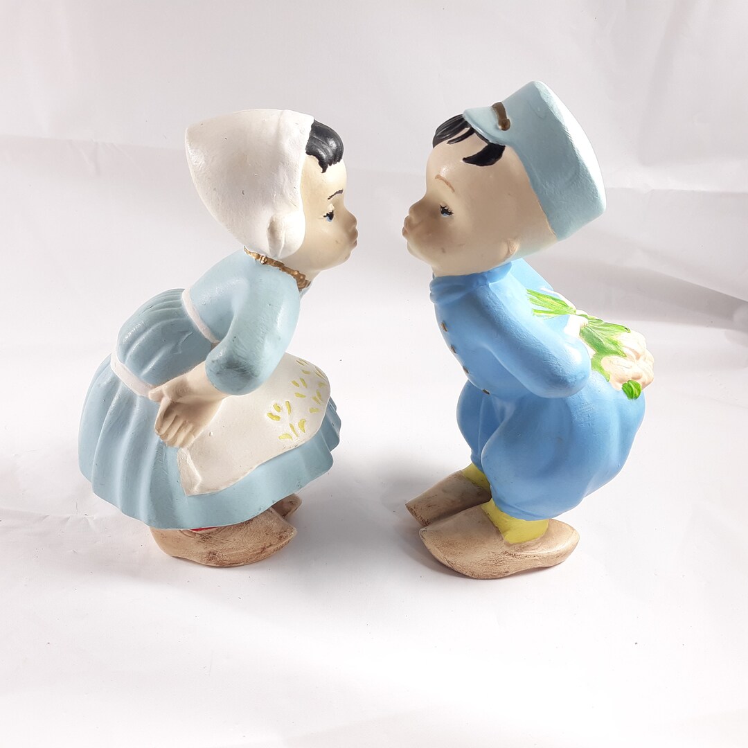 Vintage Kissing Couple Figurines Cute Kitsch Boy and Girl Figurines - Etsy