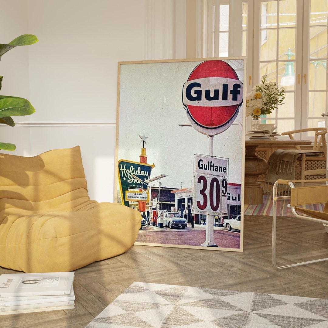 A Holiday Inn and Gulf Service Station 1960s, Old Gas Station Sign ...