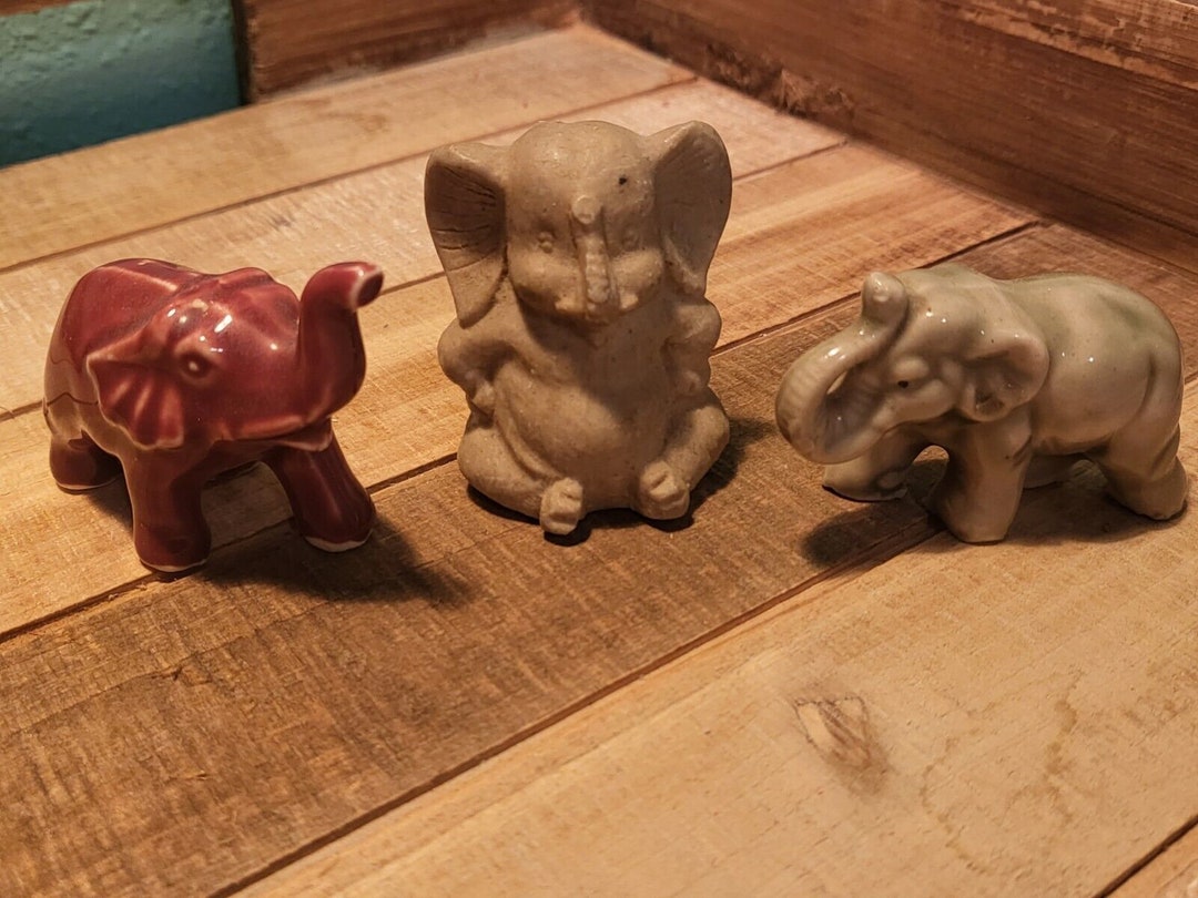 3 Vtg Mini Elephant Figurine Tan Sitting Trunk up Small Resin Ceramic ...