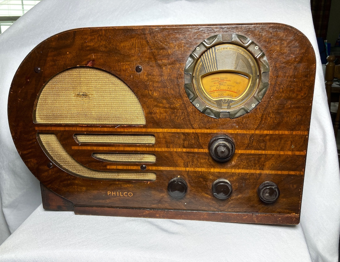 SOLD Vintage Philco Model 38-10T 38-10 bullet Wooden Tube Table Radio ...