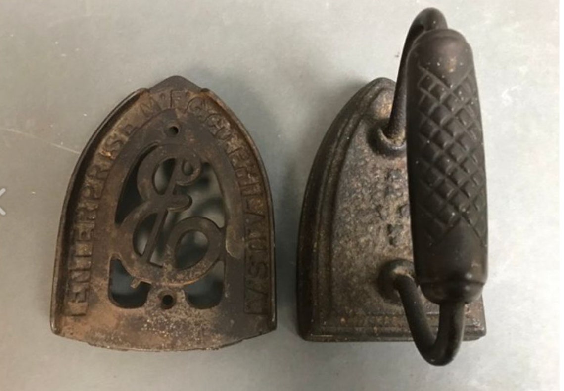 Pair of Antique Cast Iron Sad Irons and Trivet - Etsy