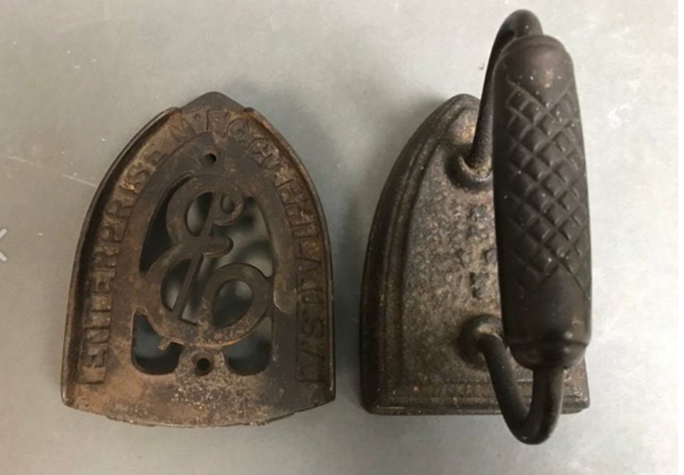 Pair of Antique Cast Iron Sad Irons and Trivet - Etsy
