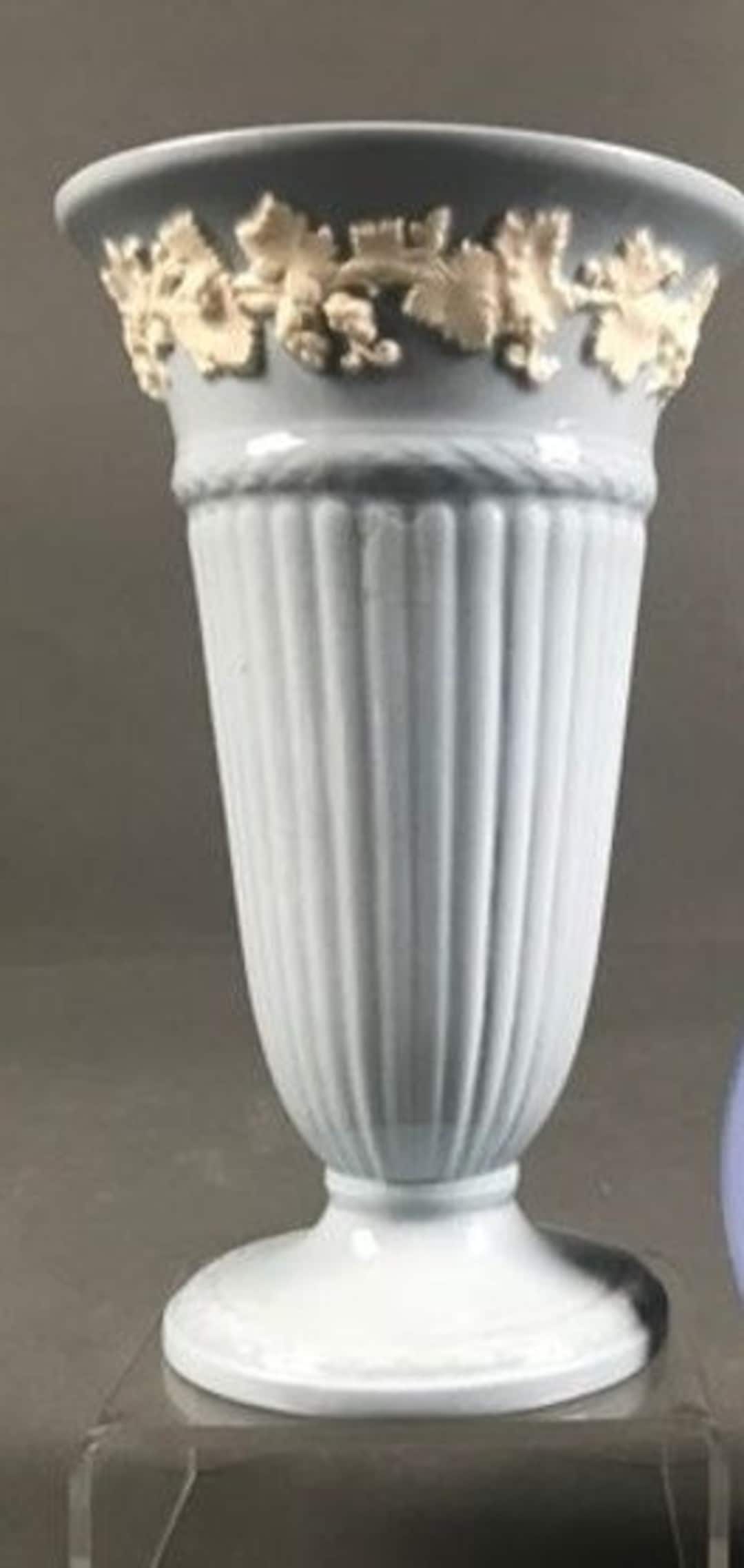 Beautiful Vintage Victorian-style Wedgwood Embossed Queensware Vase c ...