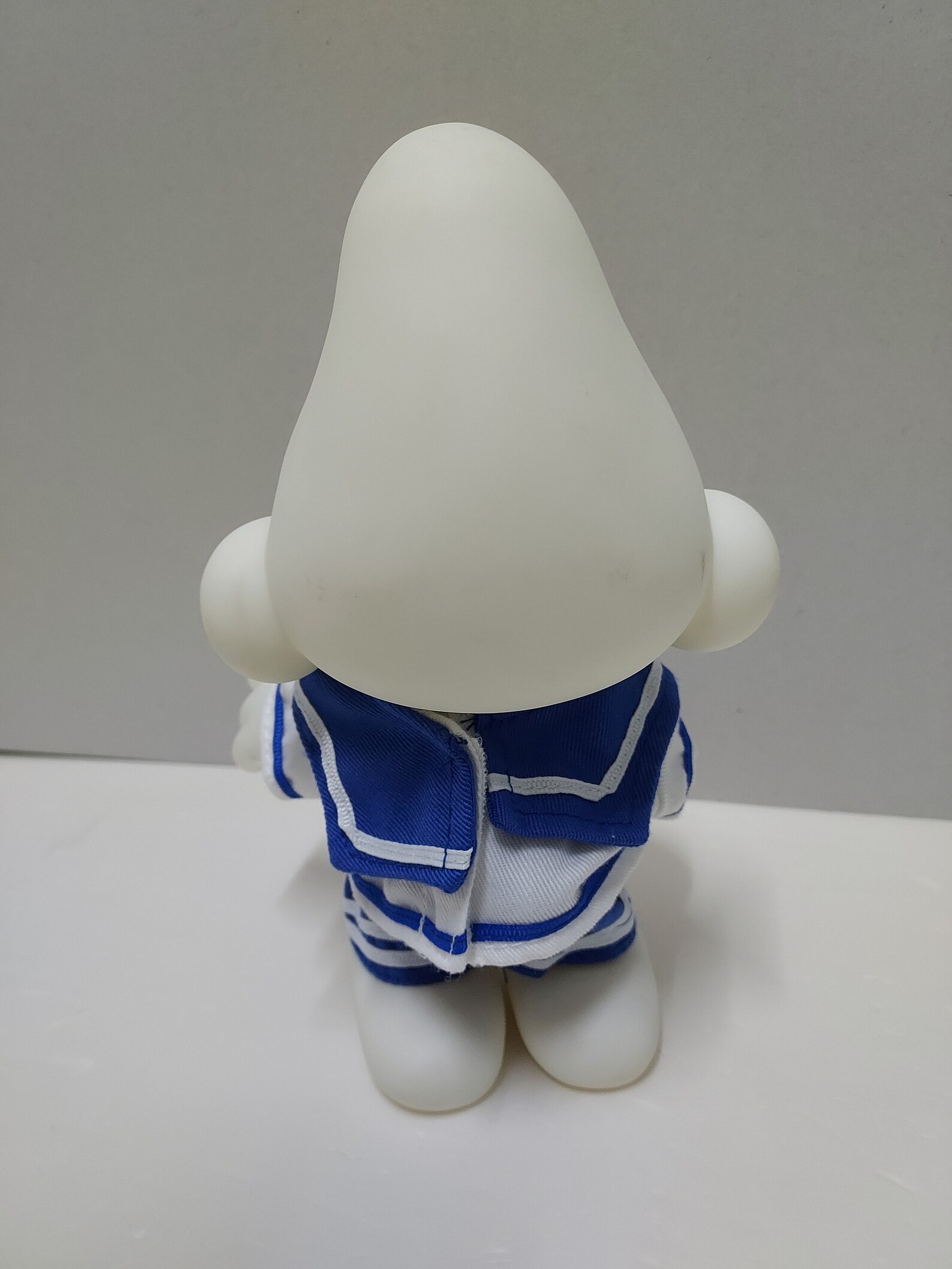 Unicef White Smurf 19cm Global Smurf With Clothes DIY Sliver Black ...