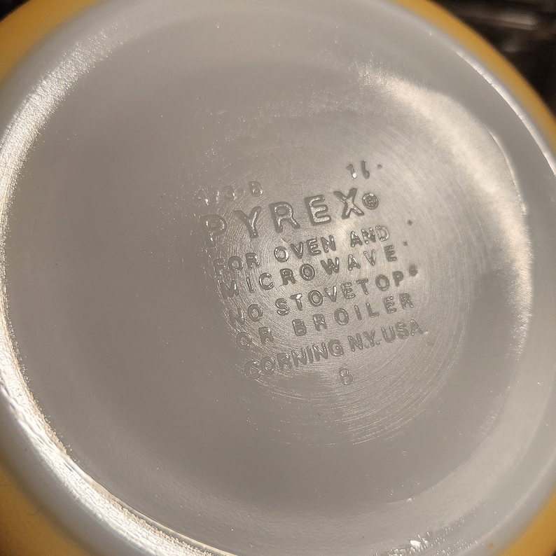 Vintage Pyrex Daisy Silhouette Casserole With Lid from the Designer ...