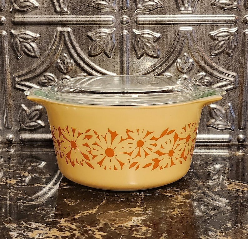 Vintage Pyrex Daisy Silhouette Casserole With Lid from the Designer Collection - Etsy