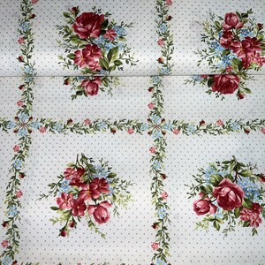 Quilting Squares Natural MAYWOOD Studio MAS8430-E Roses on the Vine ...