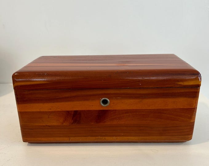 Vintage Miniature Lane Cedar Box, Decorative / Jewelry Box - Taff ...