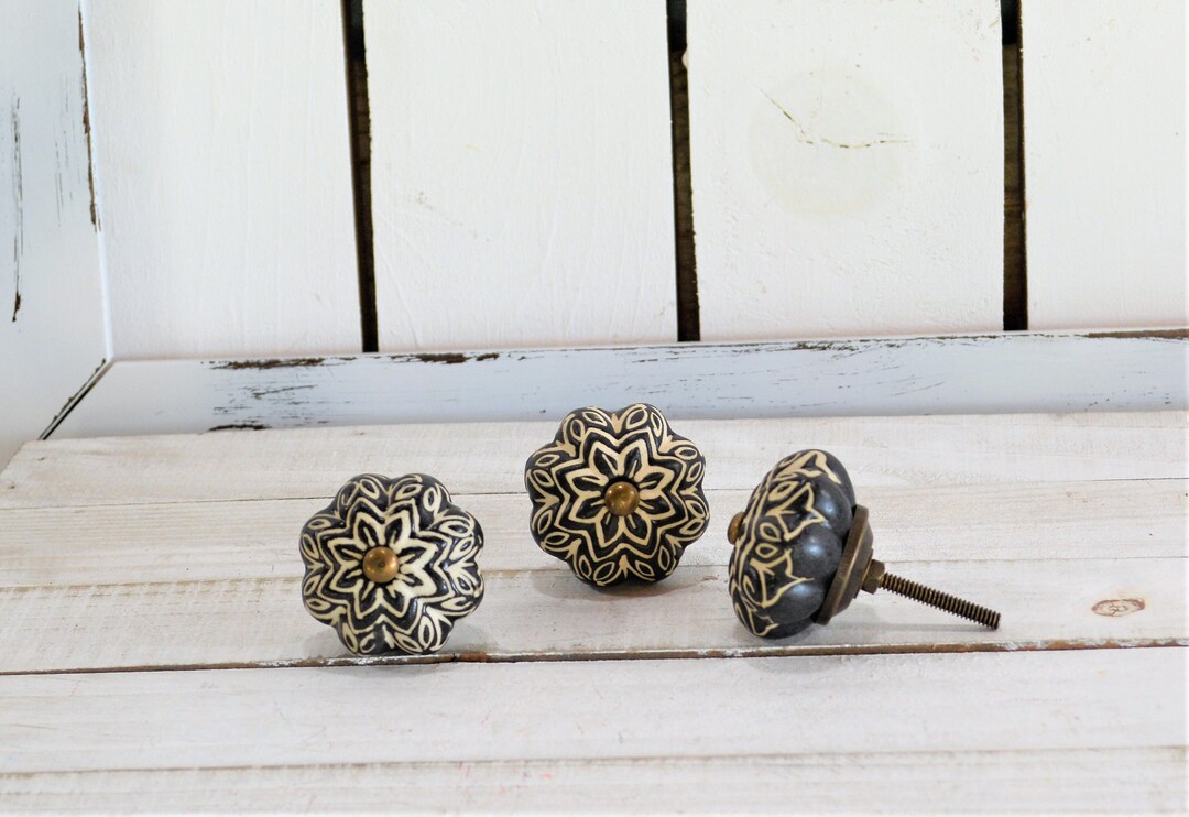 Cream and Black Scallop Knob, Floral Flower Ceramic Knob, Furniture ...