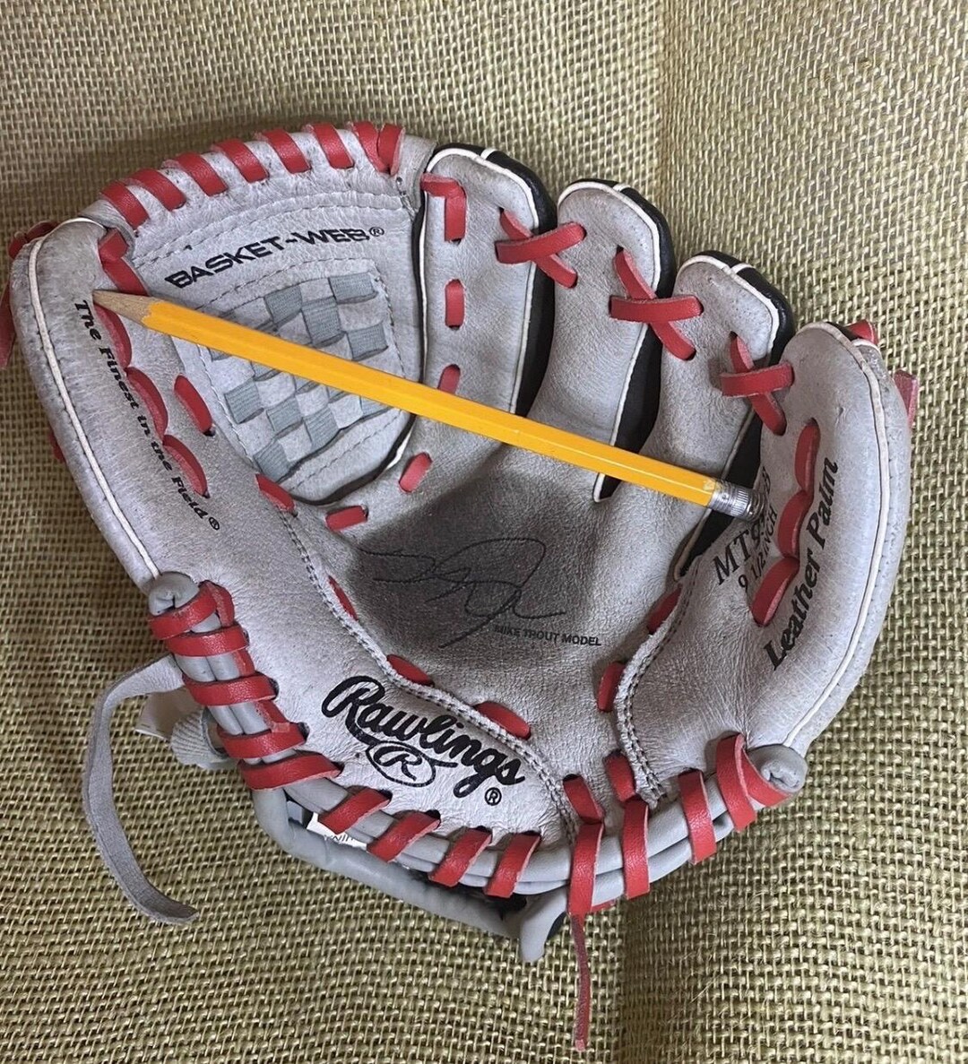 Rawlings MT95GB Mike Trout Model Oil Stain as Shown on Inside of Glove ...