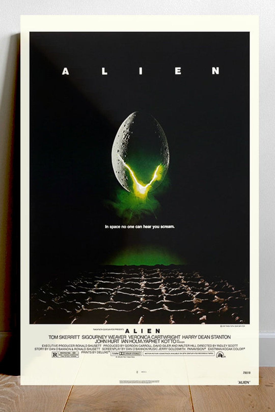 Alien Sigourney Weaver Premium Gloss Poster Sci-fi Film Merch Alien ...