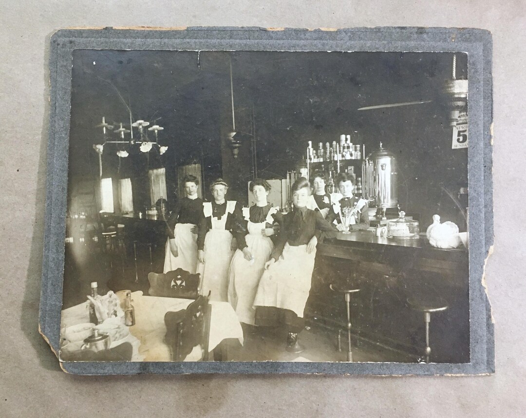1900-1909 Edwardian Photo, Black and White, Women Servers in Restaurant ...