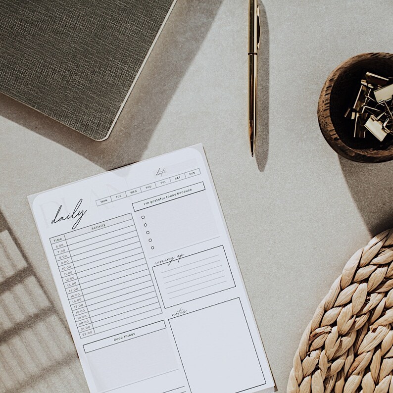Minimalistic Daily Planner and Gratitude - Etsy