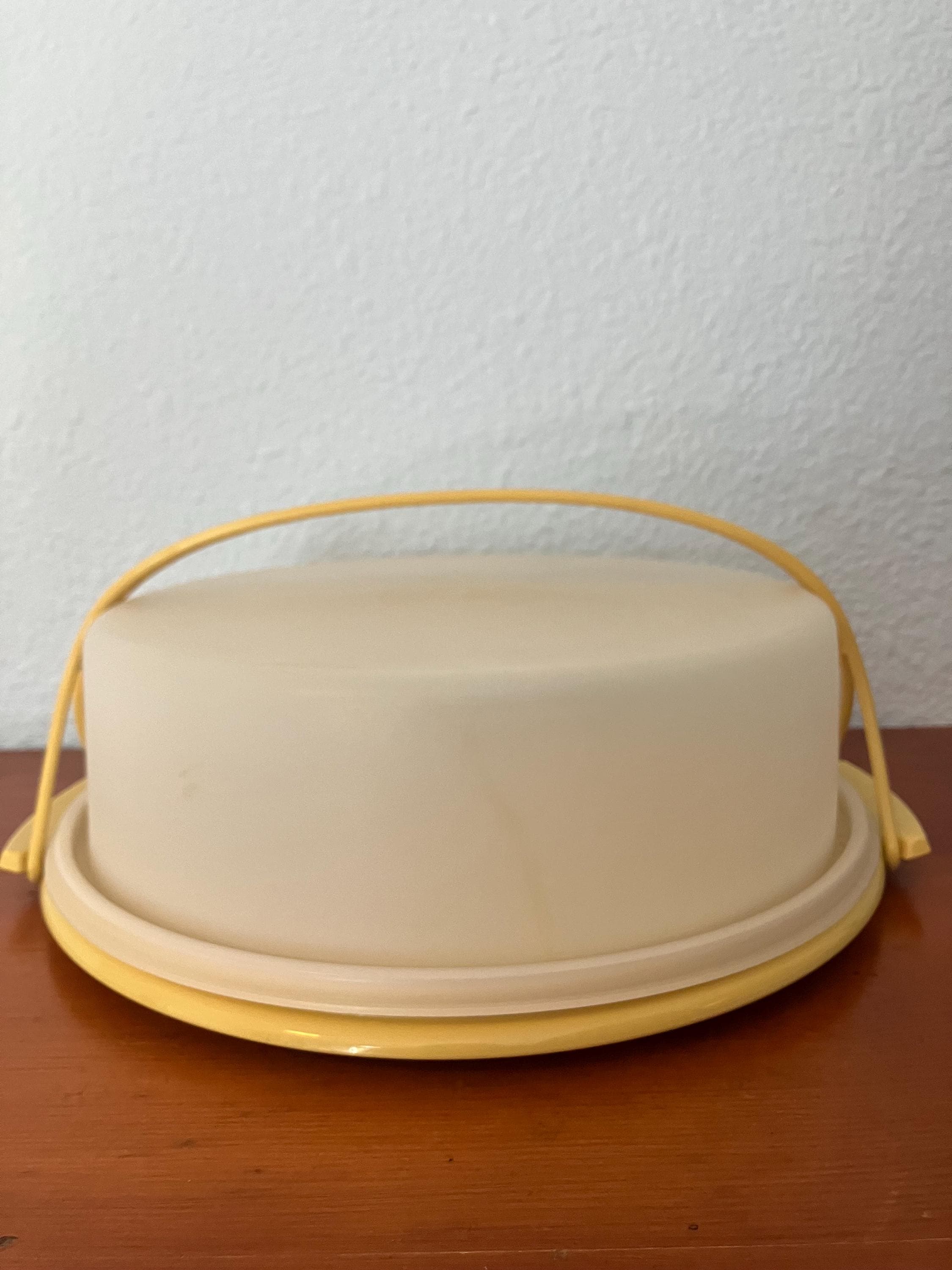 Tupperware Vintage Round Pie/cake Carrier With Harvest Gold Base and ...