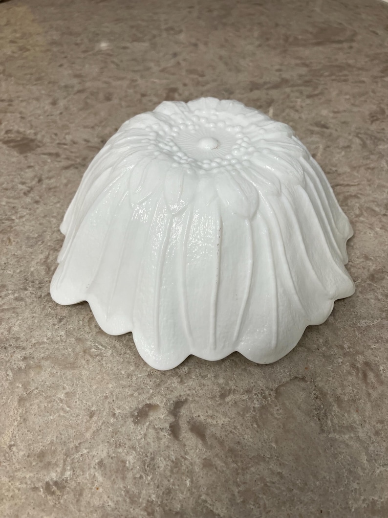 Vintage Milk Glass Indiana Glass Lily Pons Daisy 7" Bowl - Etsy