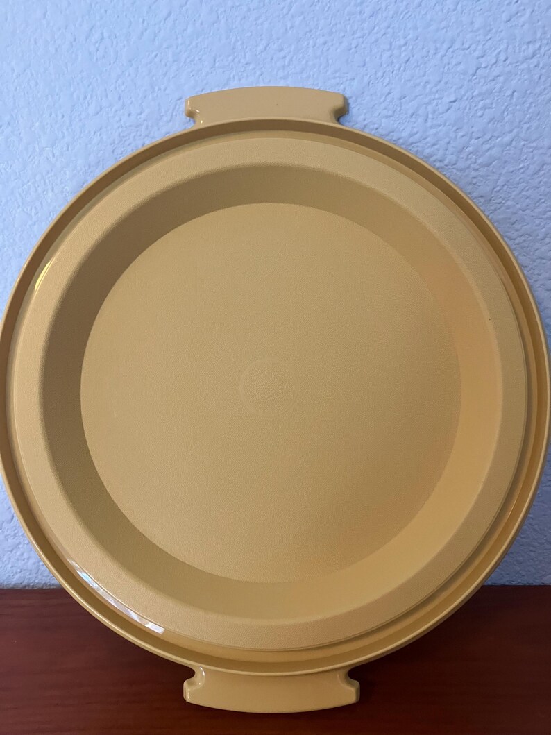 Tupperware Vintage Round Pie/cake Carrier With Harvest Gold Base and ...