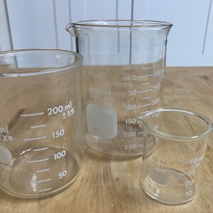 Set of 6 Vintage Pyrex Beakers and Kimax and Pyrex Erlenmeyer Flasks - Etsy