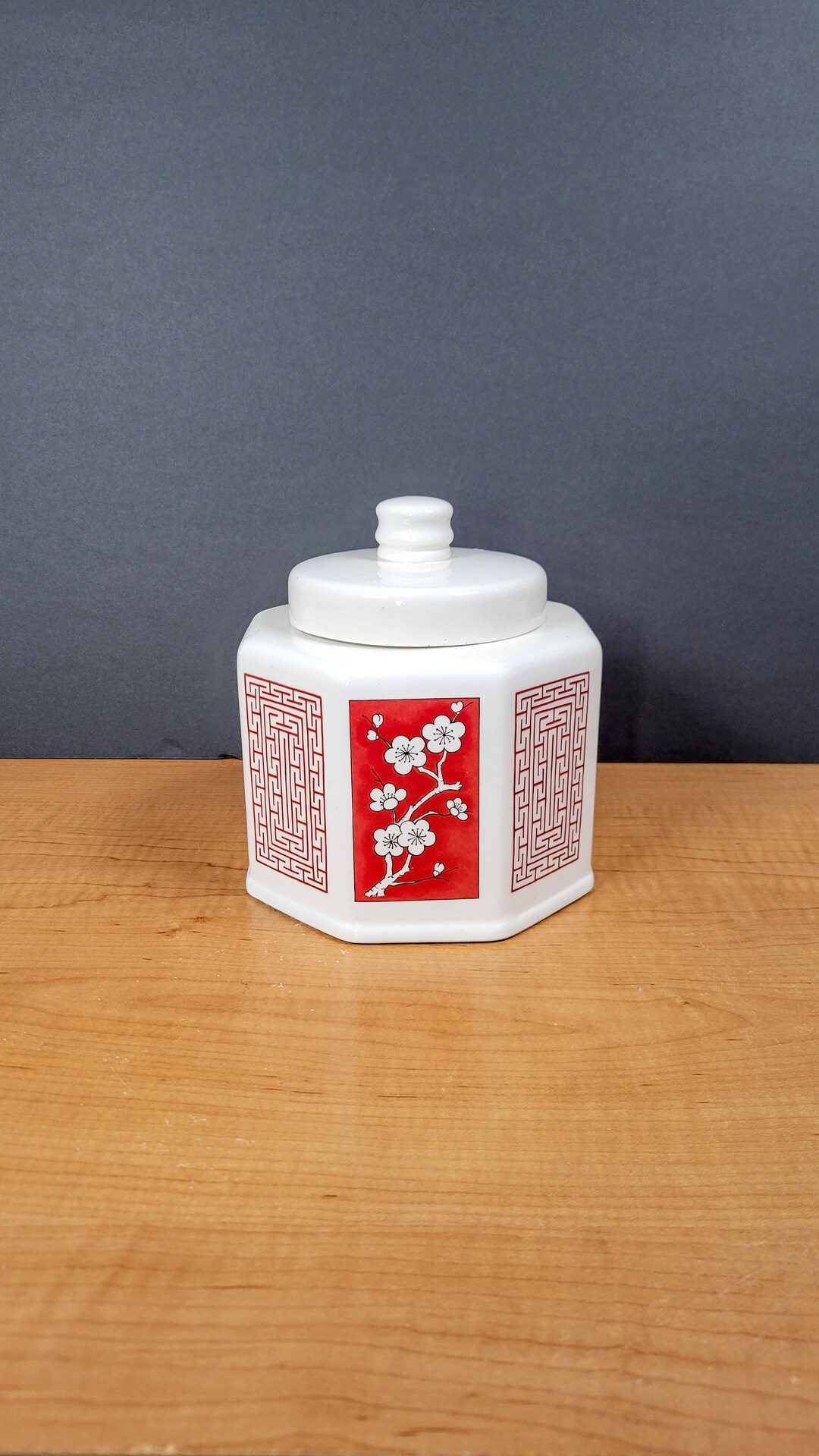 Japanese Floral Porcelain Tea Container Oriental Design With Non Slip ...