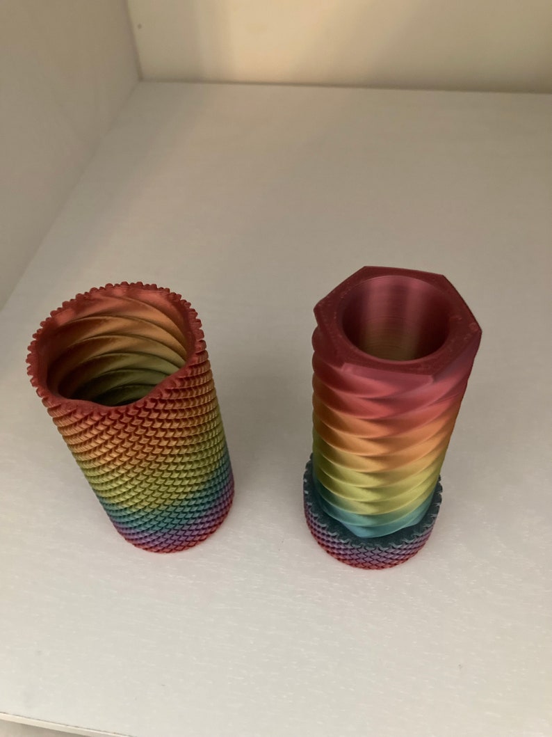 3d Printed Knurled Twist Container Self Closing Quarter - Etsy