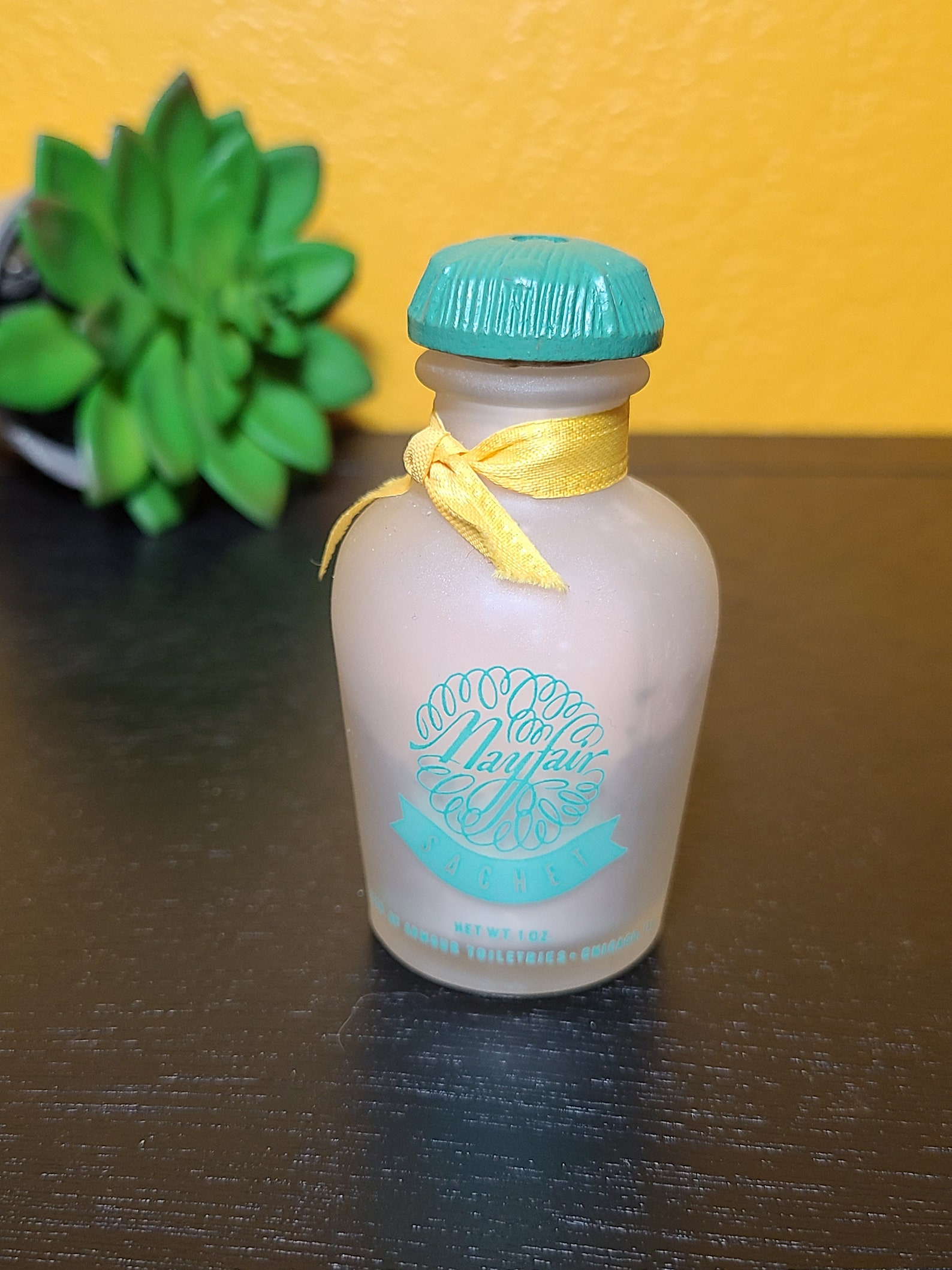 RARE Vintage Mayfair Perfumed Powder Sachet Distr by Armour Toiletries ...