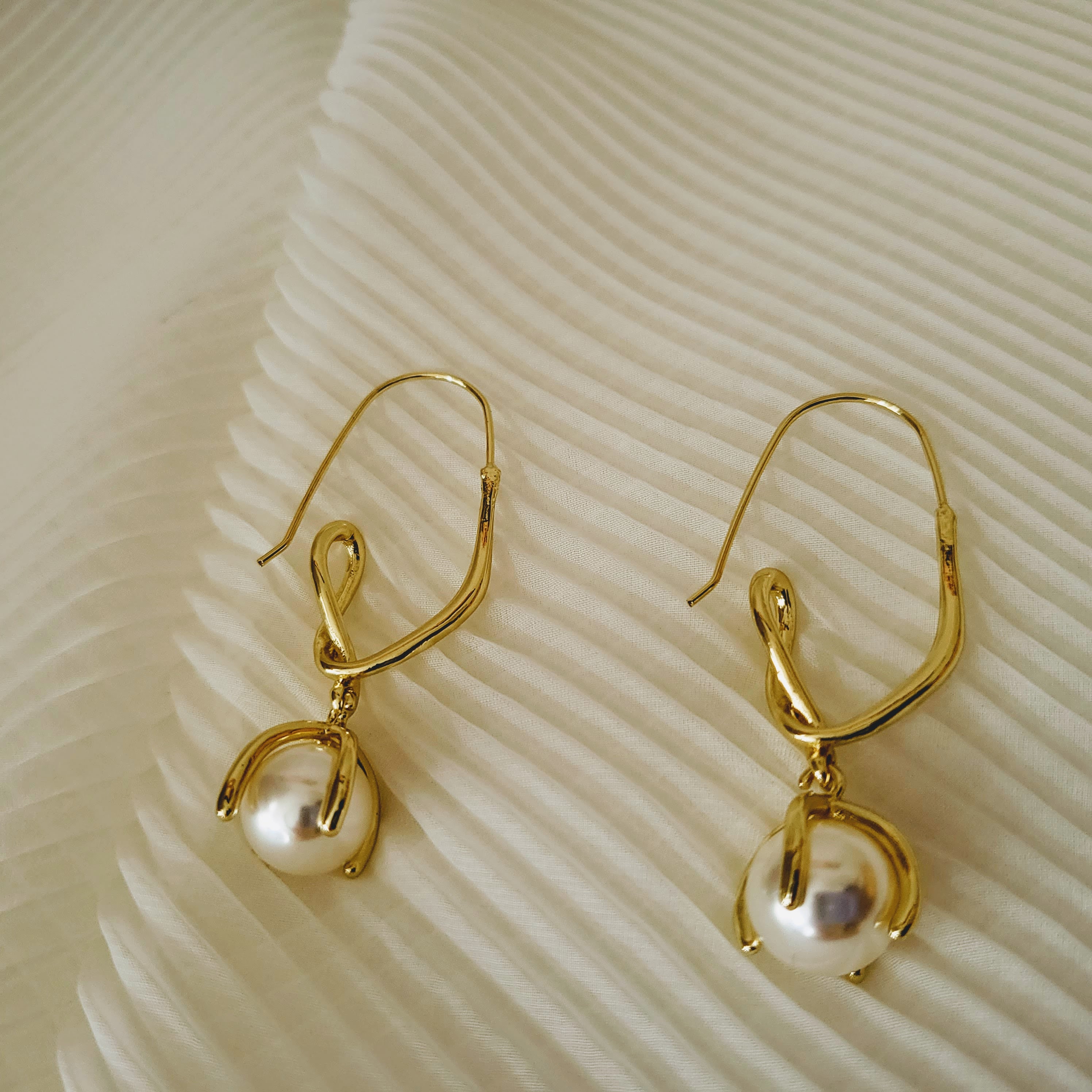 Abstract Minimalist Gold Pearl Drop/hoop Earrings - Etsy