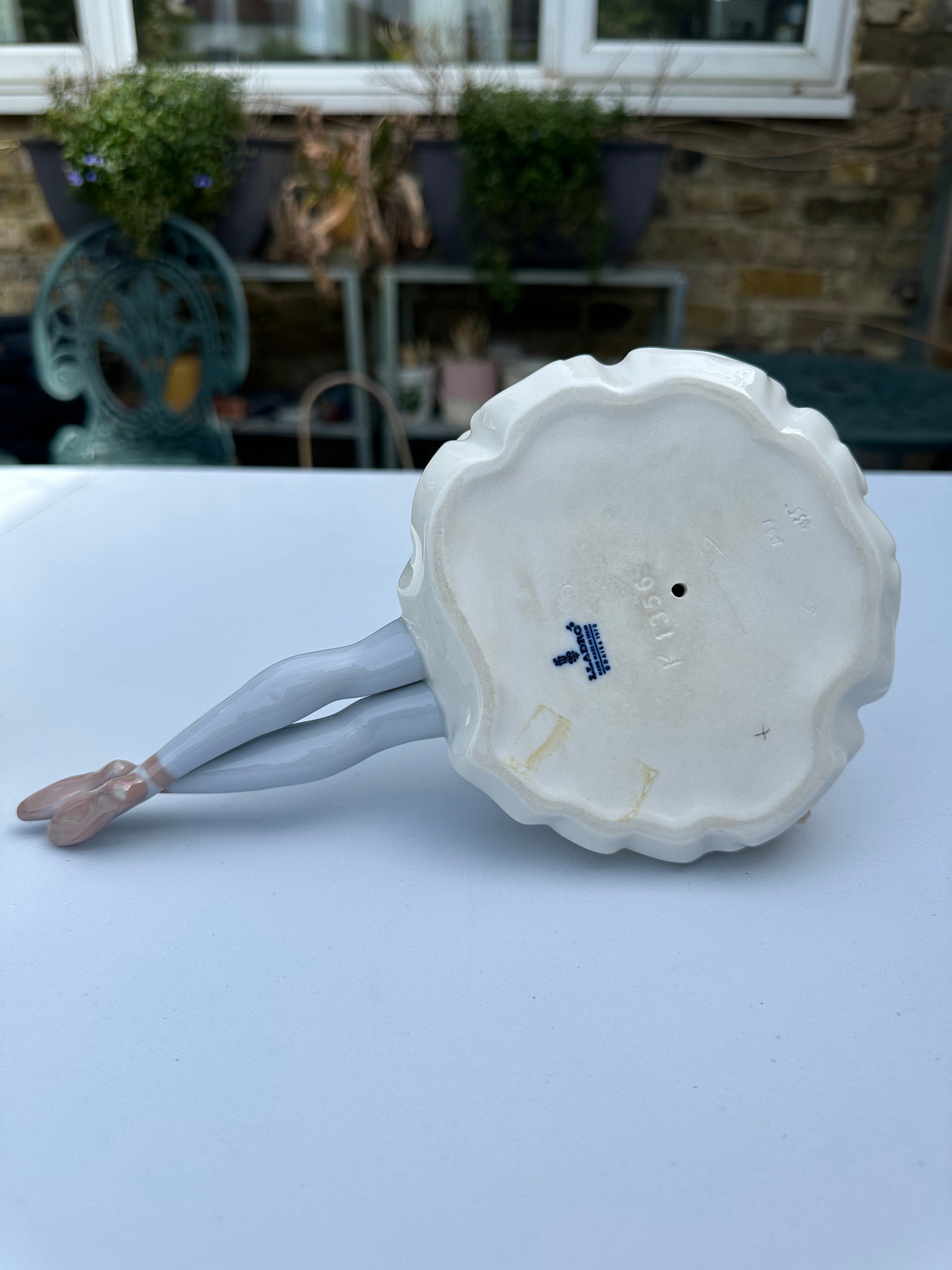 A 1978 Lladro 1356 Porcelain Figurine of Ballet Purple Dreamer ...