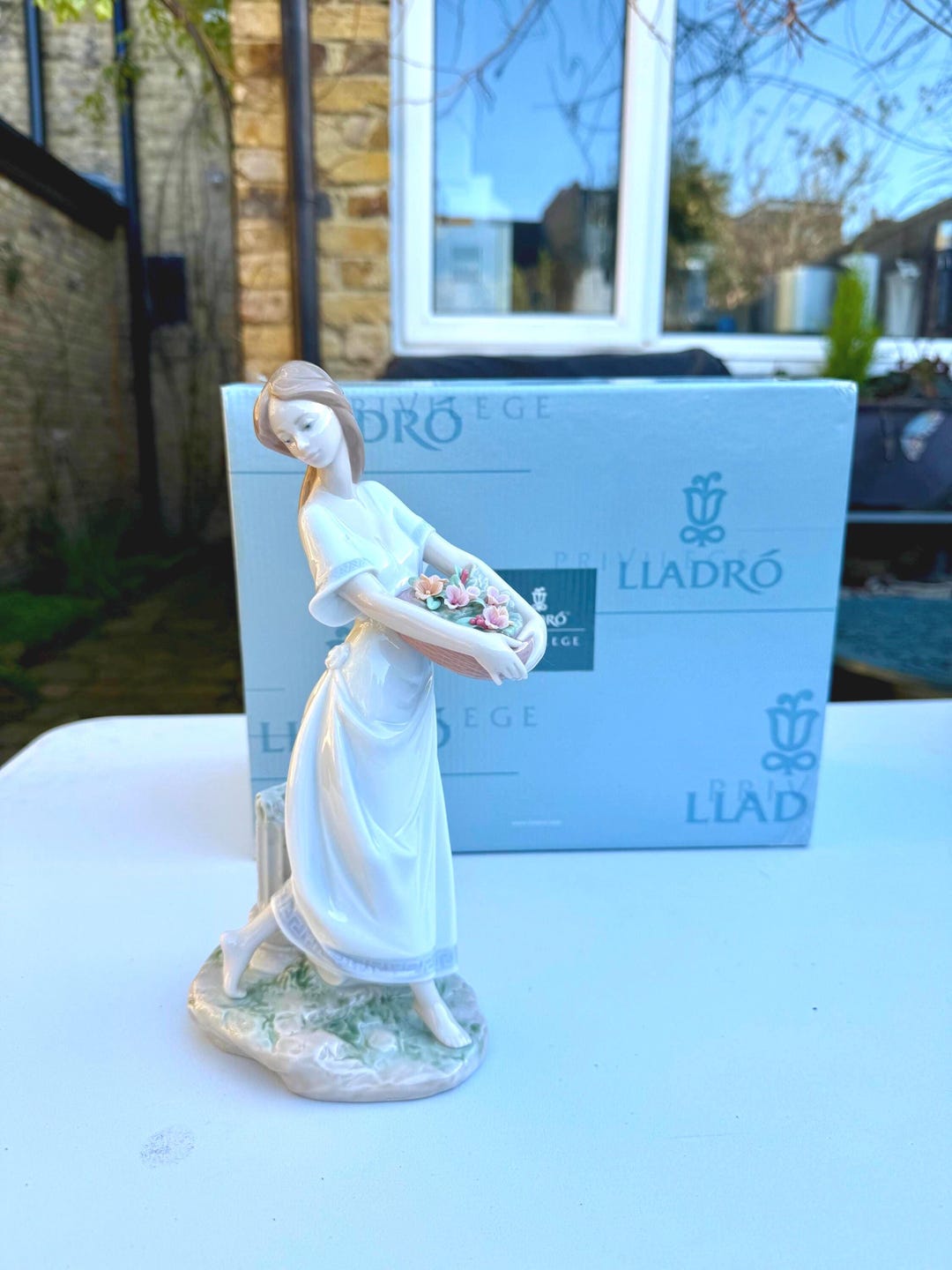 A Boxed Lladro Privilege 7704 Porcelain Figurine of Gardens of Athens ...