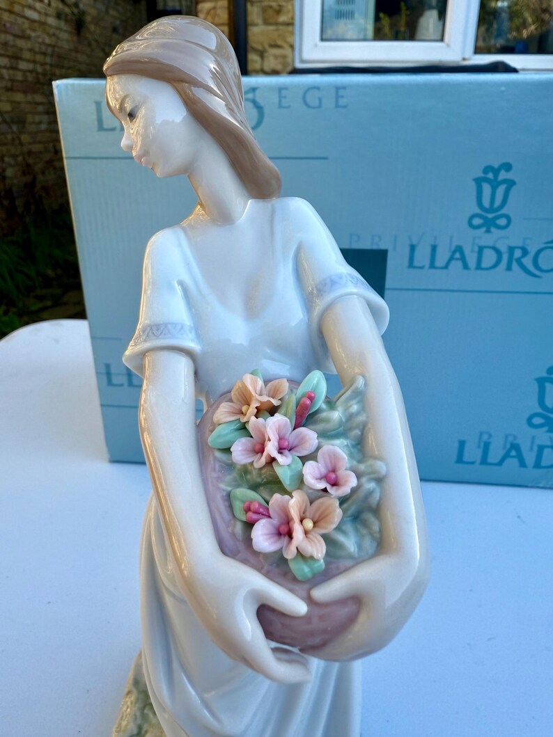 A Boxed Lladro Privilege 7704 Porcelain Figurine of Gardens of Athens ...
