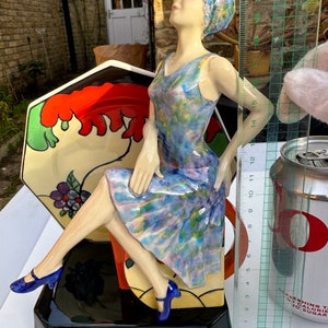A Kevin Francis Limited Edition Porcelain Figurine of "tea With Clarice ...