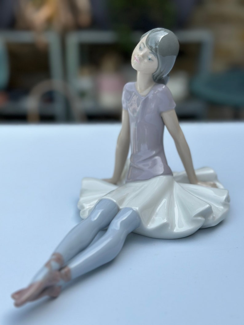 A 1978 Lladro 1356 Porcelain Figurine of Ballet Purple Dreamer ...