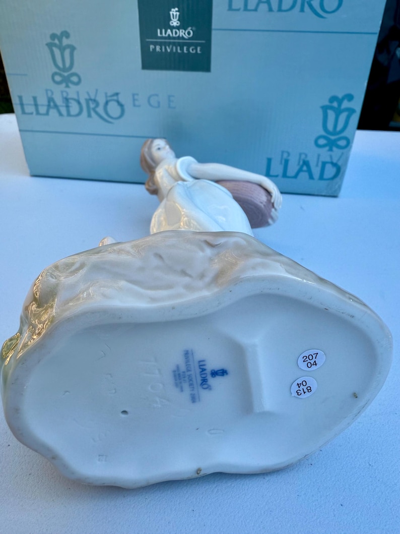 A Boxed Lladro Privilege 7704 Porcelain Figurine of Gardens of Athens ...