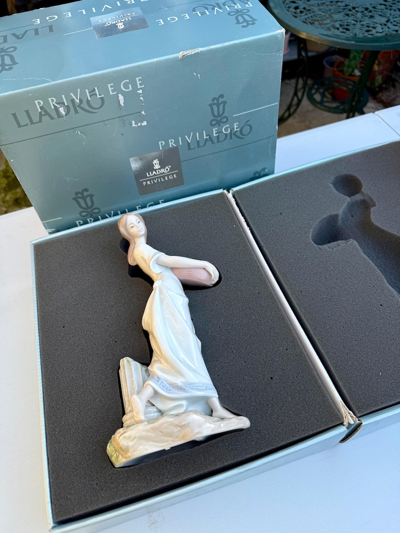 A Boxed Lladro Privilege 7704 Porcelain Figurine of Gardens of Athens ...